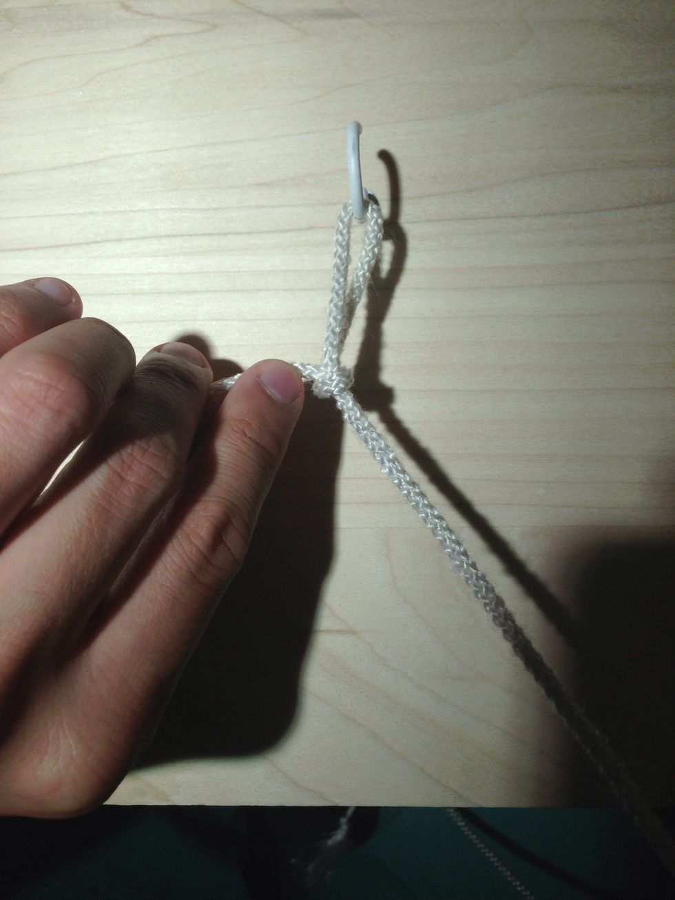 How to perform a one hand tie - B+C Guides