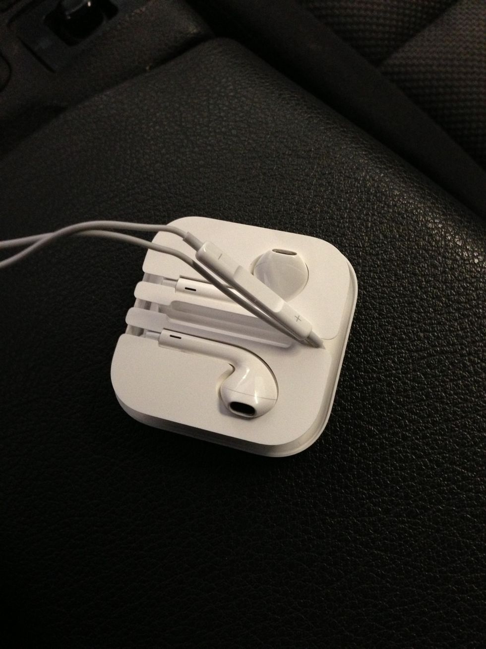 How to properly re-pack apple's earpods back in its case - B+C Guides