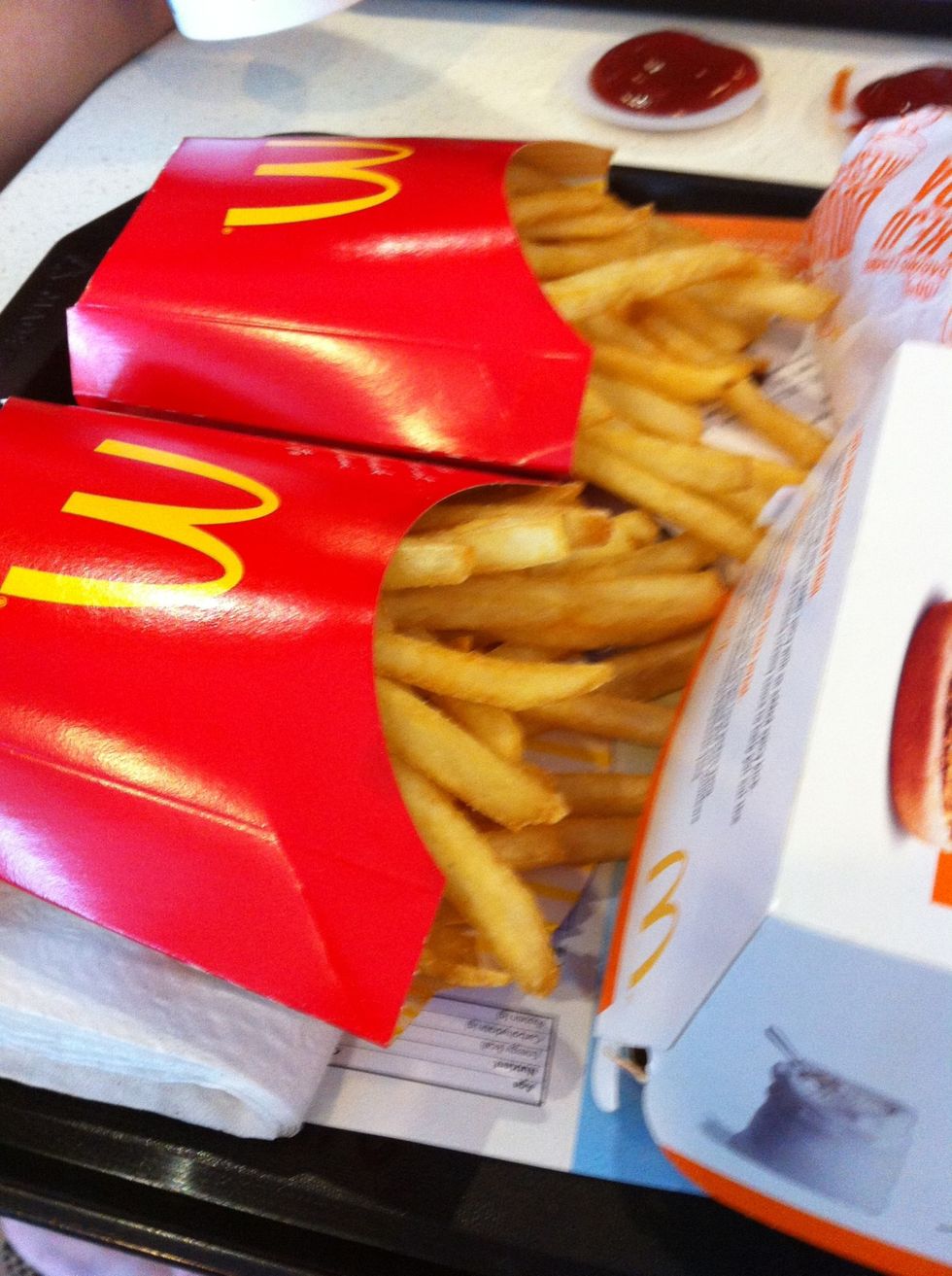 How to eat mcdonald sundae fries - B+C Guides