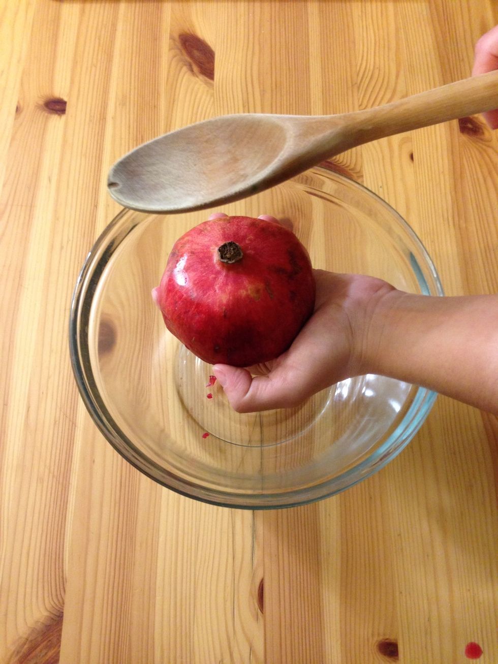How to peel a pomegranate easily - B+C Guides