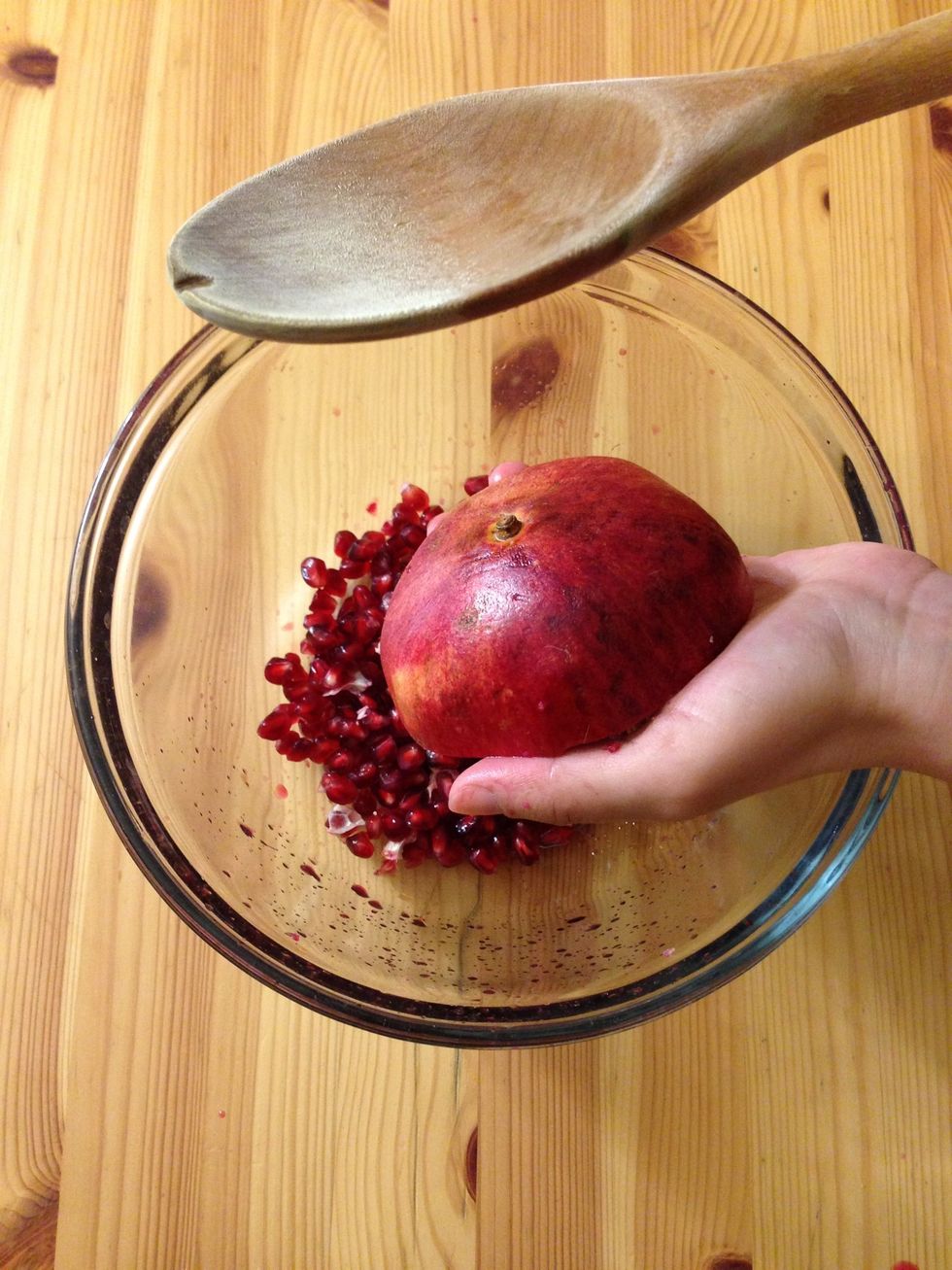 How to peel a pomegranate easily - B+C Guides