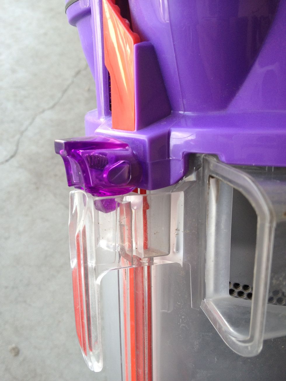 How to clean a purple dyson vacuum - B+C Guides