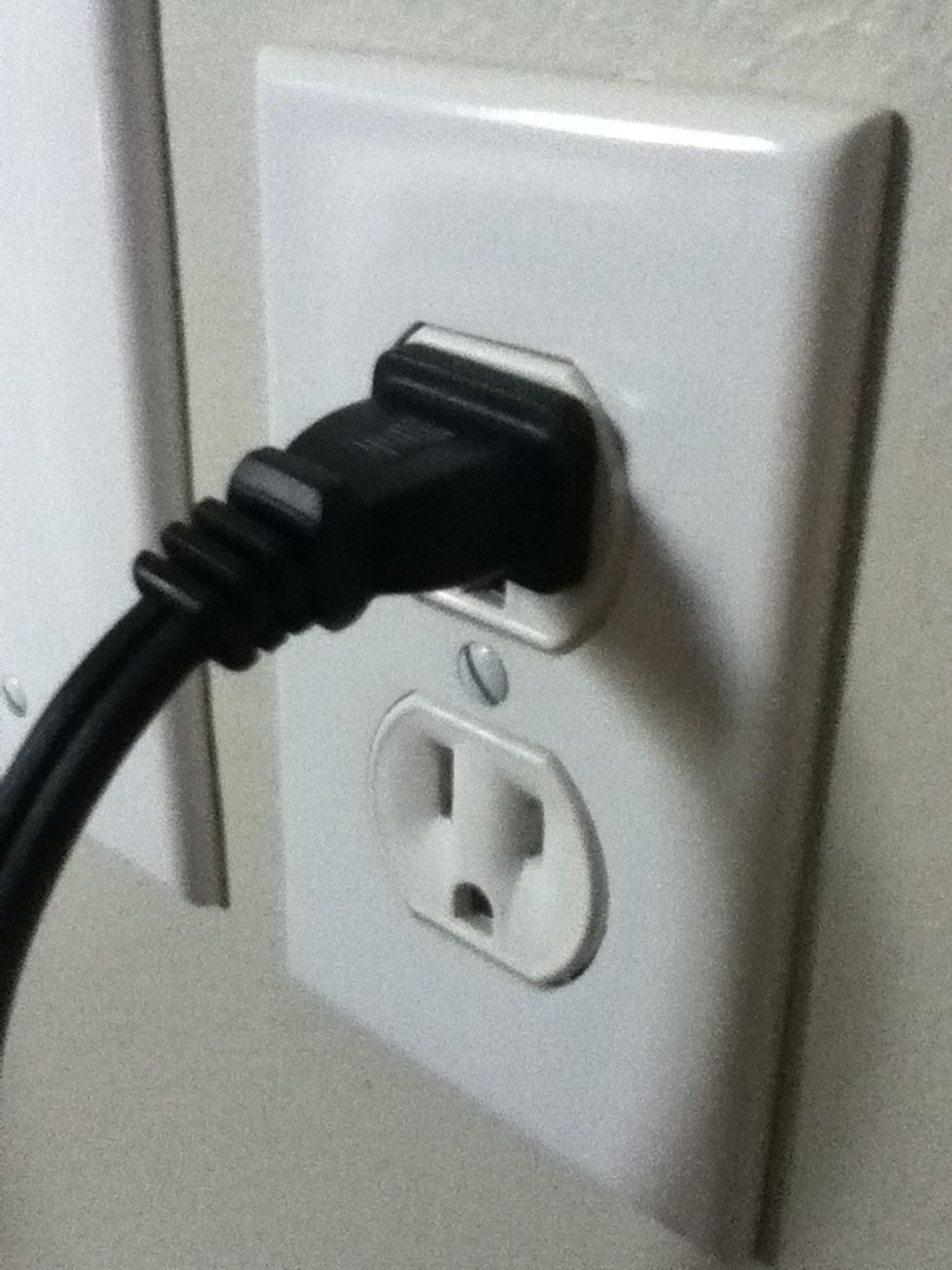 How to plug a cord in an outlet - B+C Guides