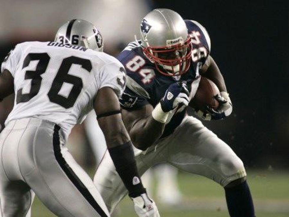 How to play foot ball - B+C Guides