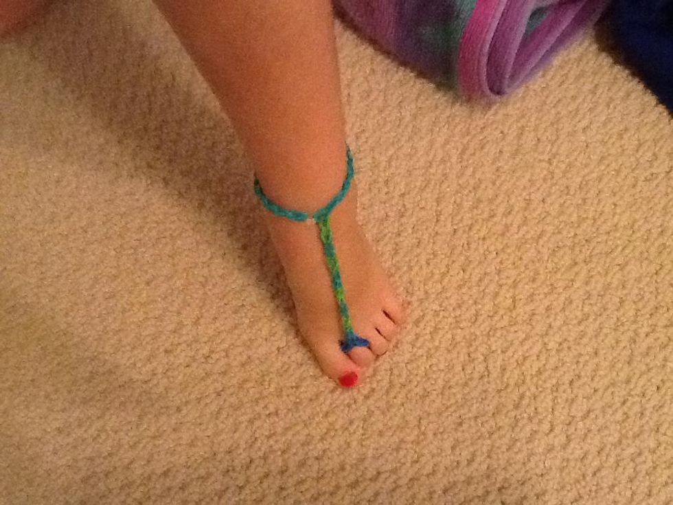 How to make barefoot rainbow loom sandals - B+C Guides