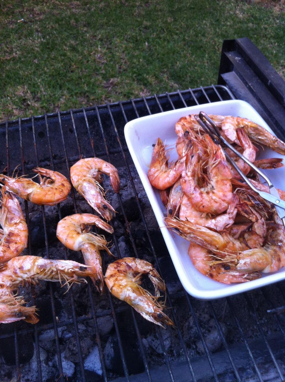 How to cook prawns on a braai - B+C Guides