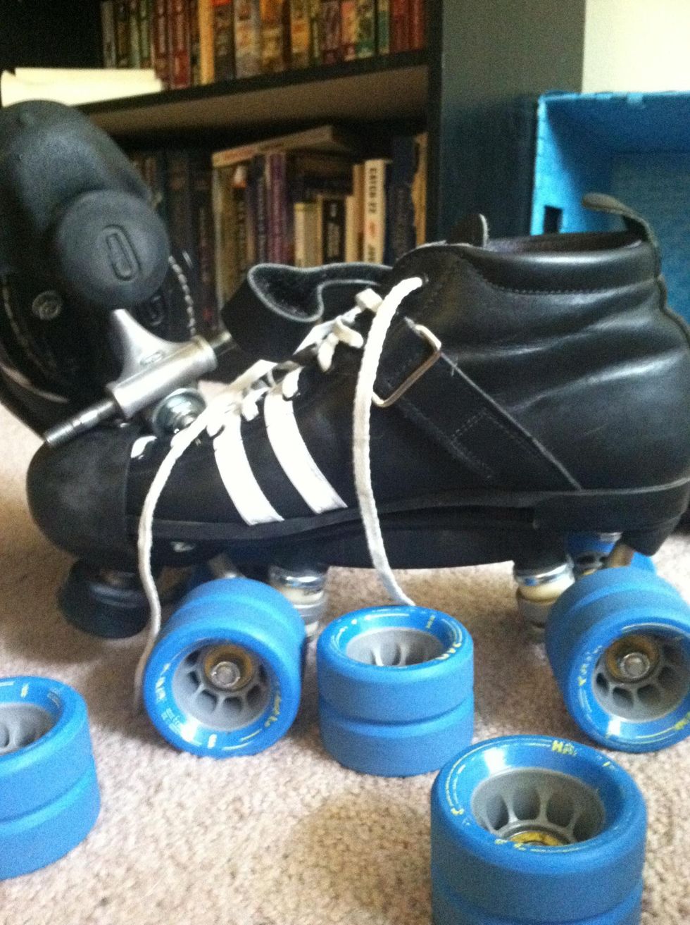 how-to-change-swap-the-wheels-on-your-roller-skates-b-c-guides