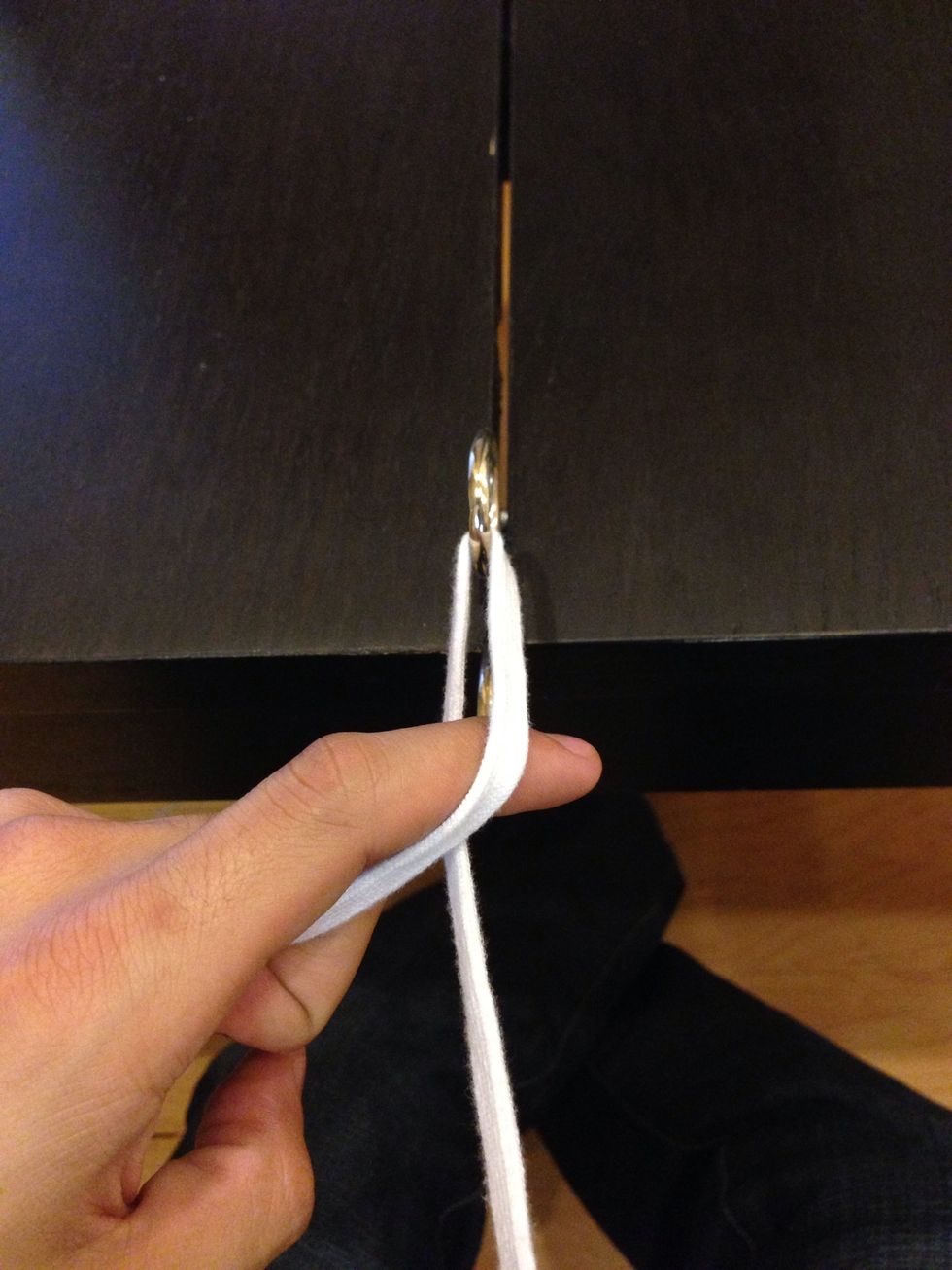 How to perform a two hand tie - B+C Guides