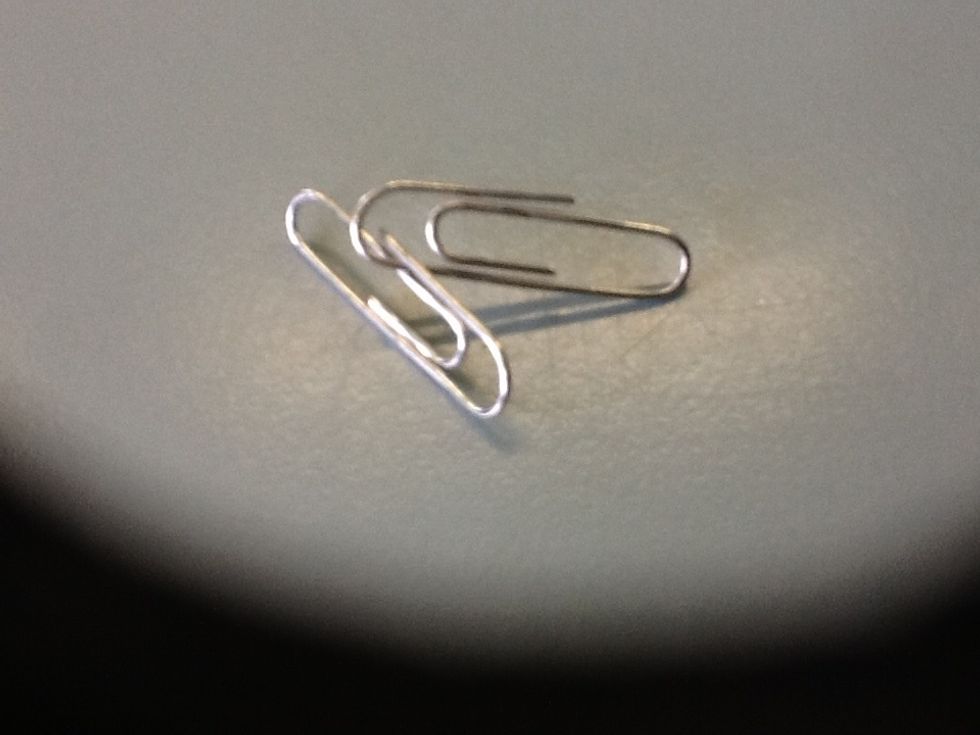 How to make a paperclip chain - B+C Guides