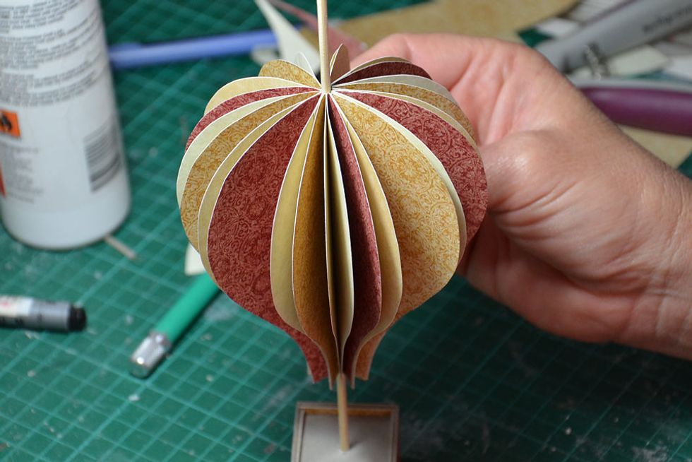 How to create a paper hot air balloon by joanne bain - B+C Guides