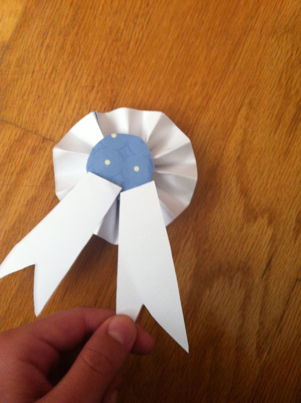 How to make a paper medal! - B+C Guides
