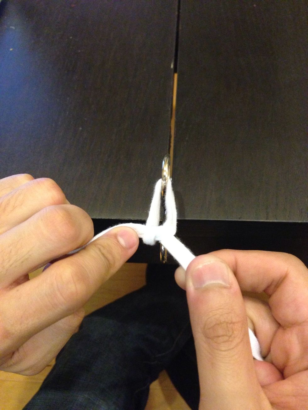 How to perform a two hand tie - B+C Guides