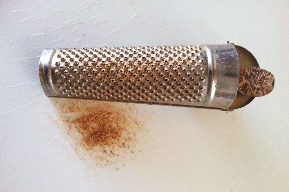 How to make fresh ground nutmeg - B+C Guides How to make fresh ground nutmeg - B+C Guides