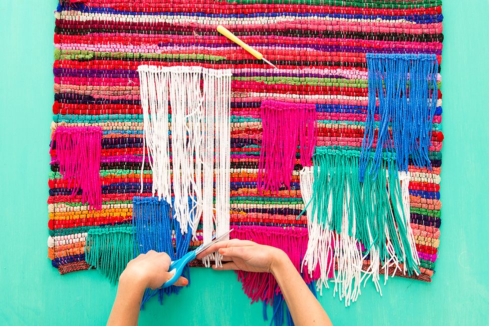 How to make custom diy wall art for the dorm room - B+C Guides