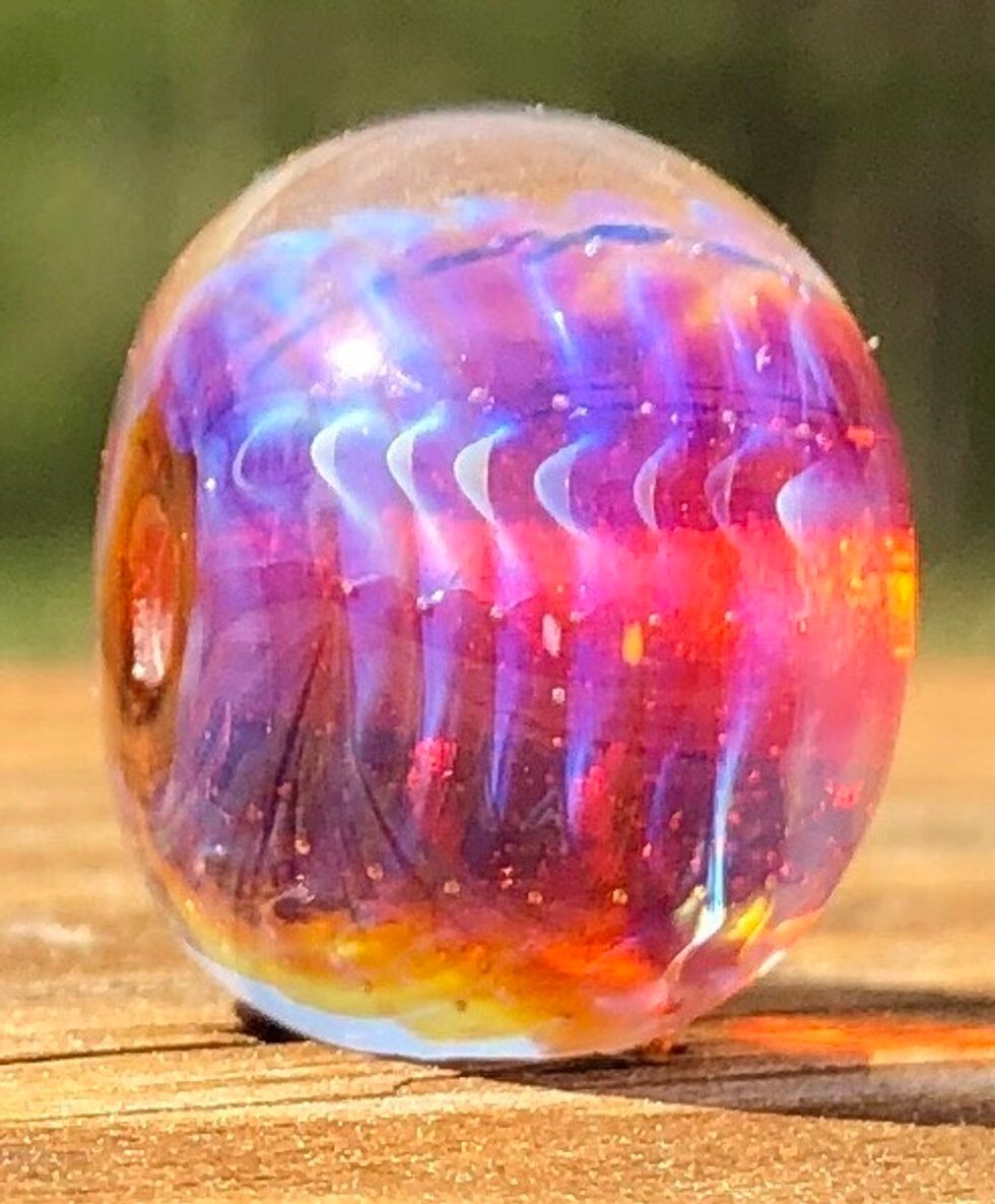 How to make a pearlescent bead using double helix phaeton - B+C Guides