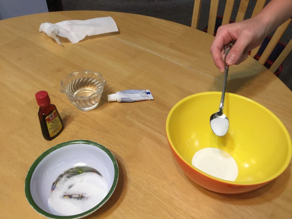 Add two spoons of sugar to the bowl of glue - B+C Guides
