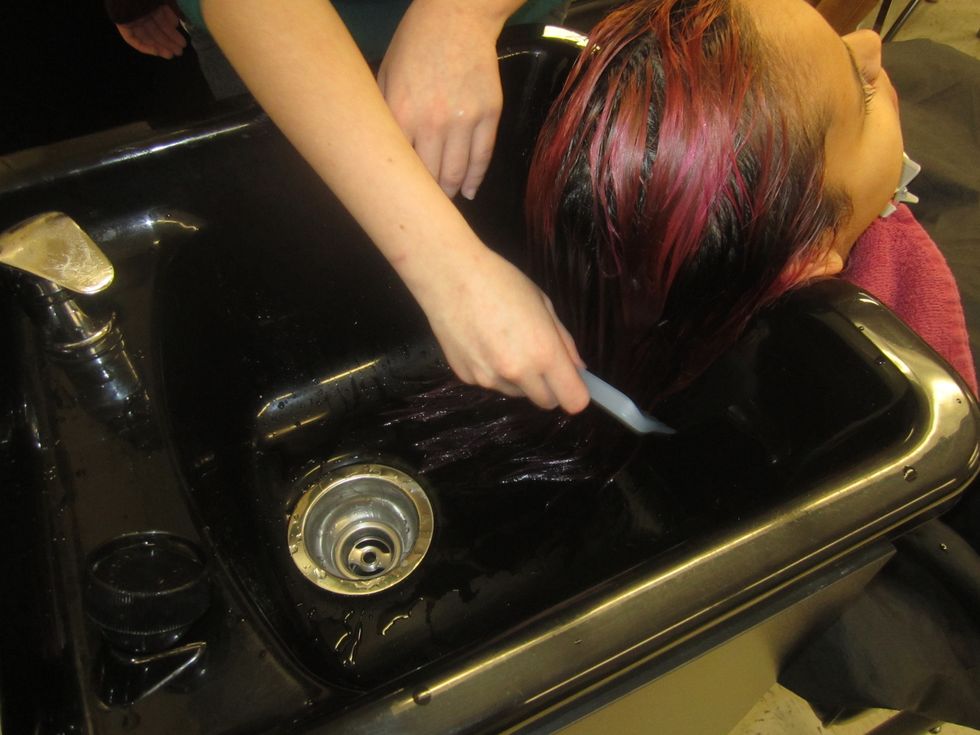 How to shampoo hair properly - B+C Guides