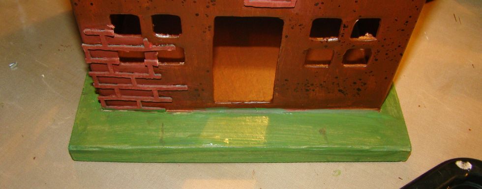 How to create paper mache gingerbread house - B+C Guides