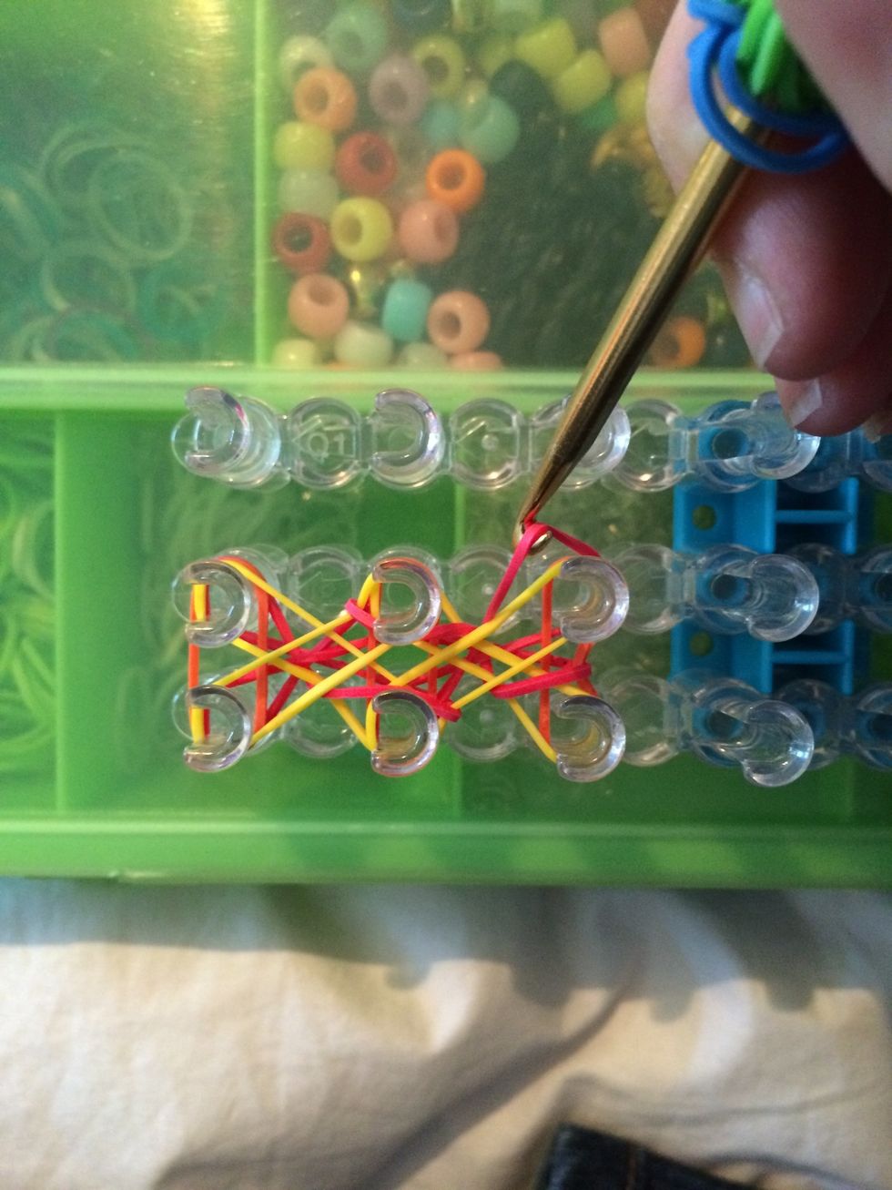 How to make a rainbow loom triple fishtail - B+C Guides