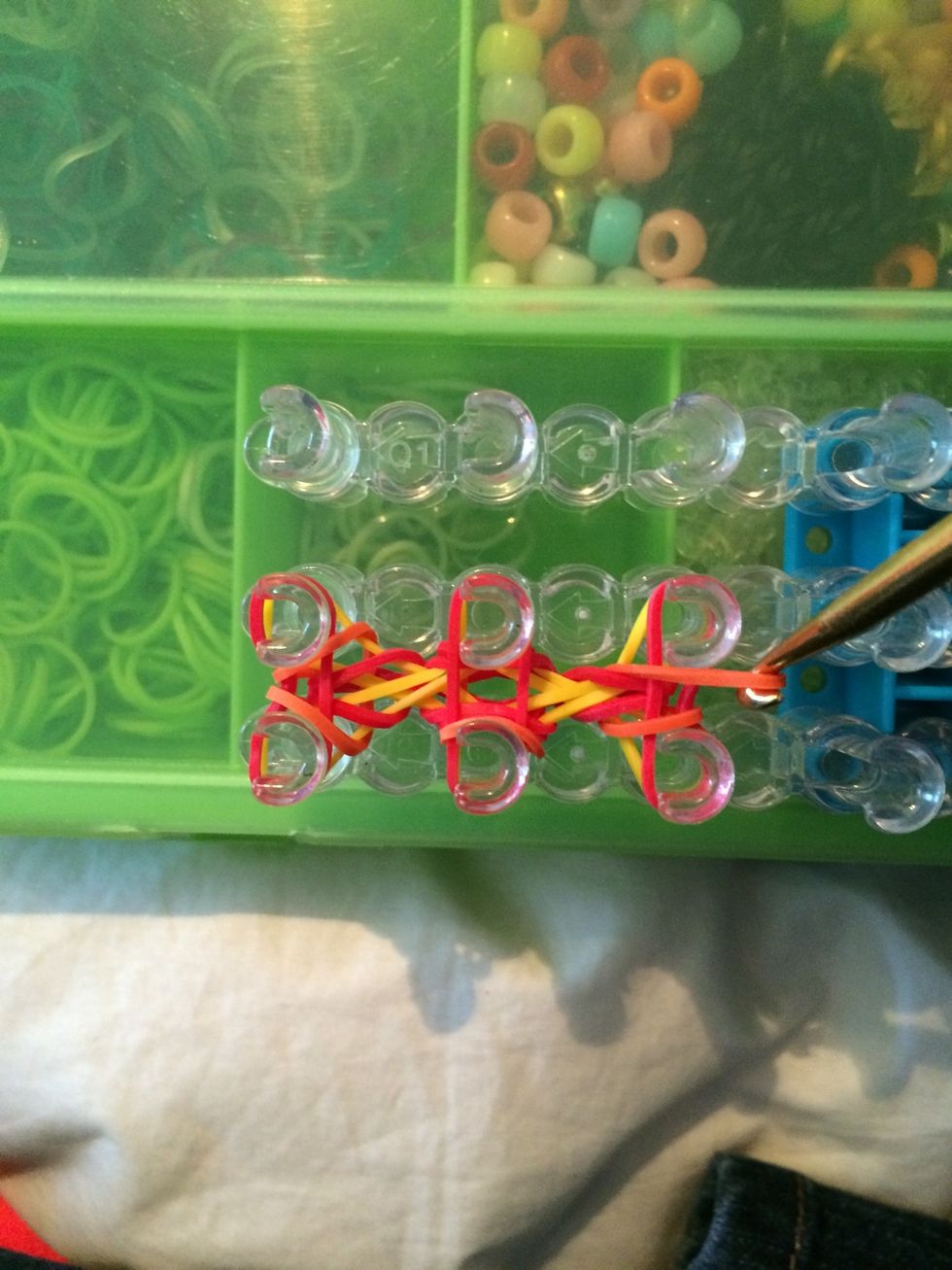 How to make a rainbow loom triple fishtail - B+C Guides