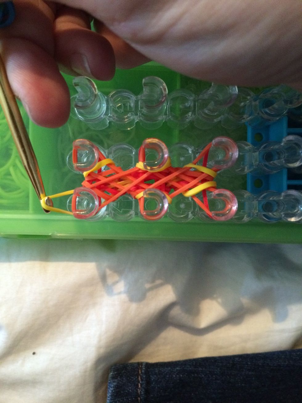 How to make a rainbow loom triple fishtail - B+C Guides