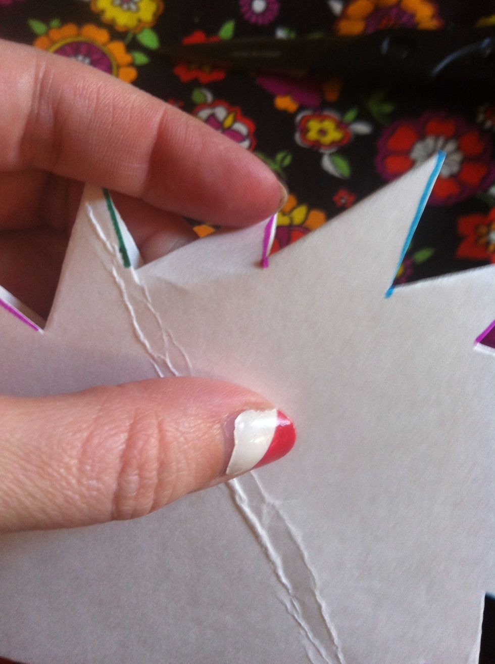 How to make an easy paper plate spinner - B+C Guides