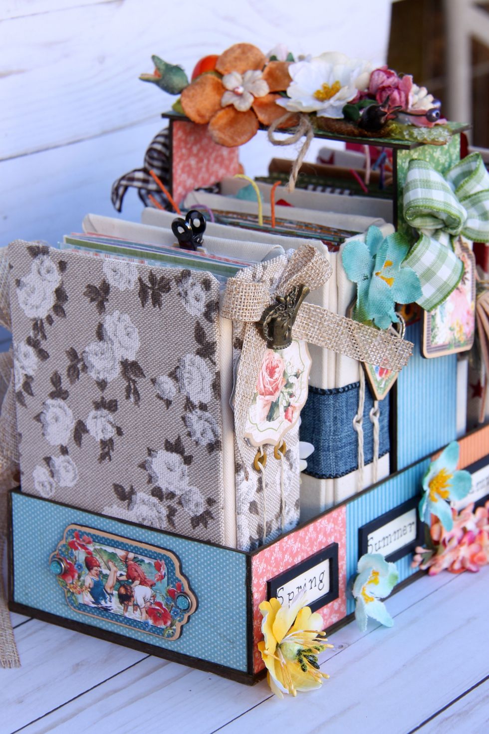 How to graphic 45 four seasons diary stand - B+C Guides