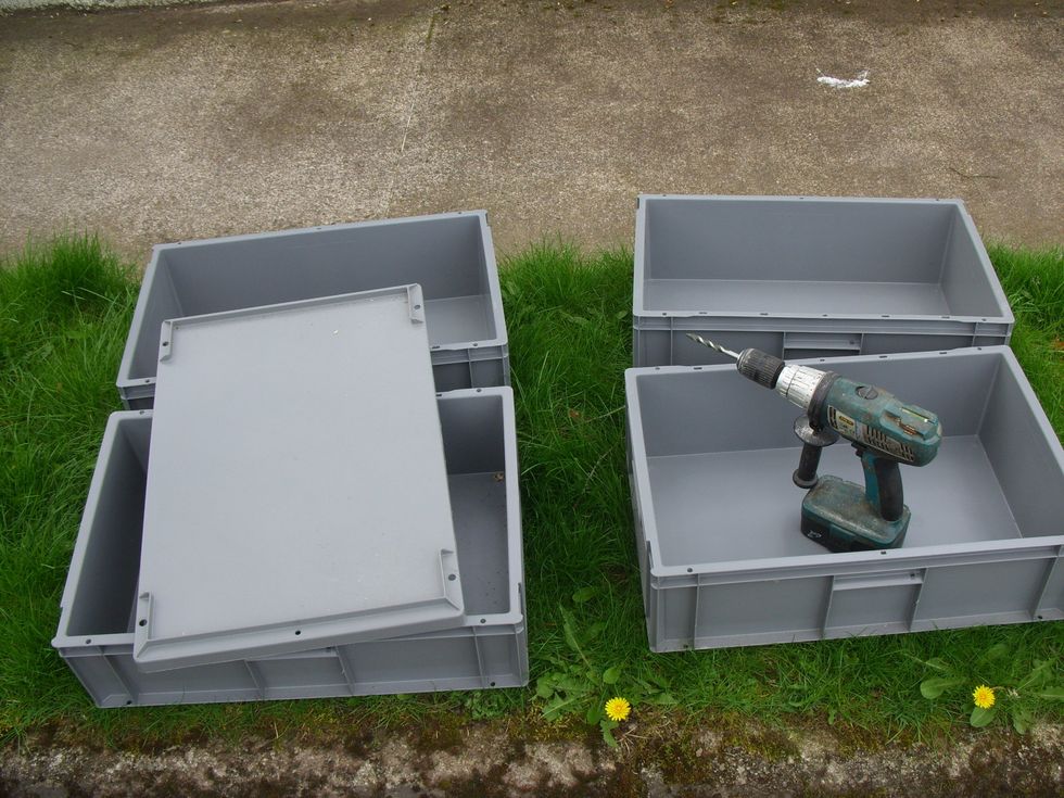 How to set up a wormery (worm composting) - B+C Guides