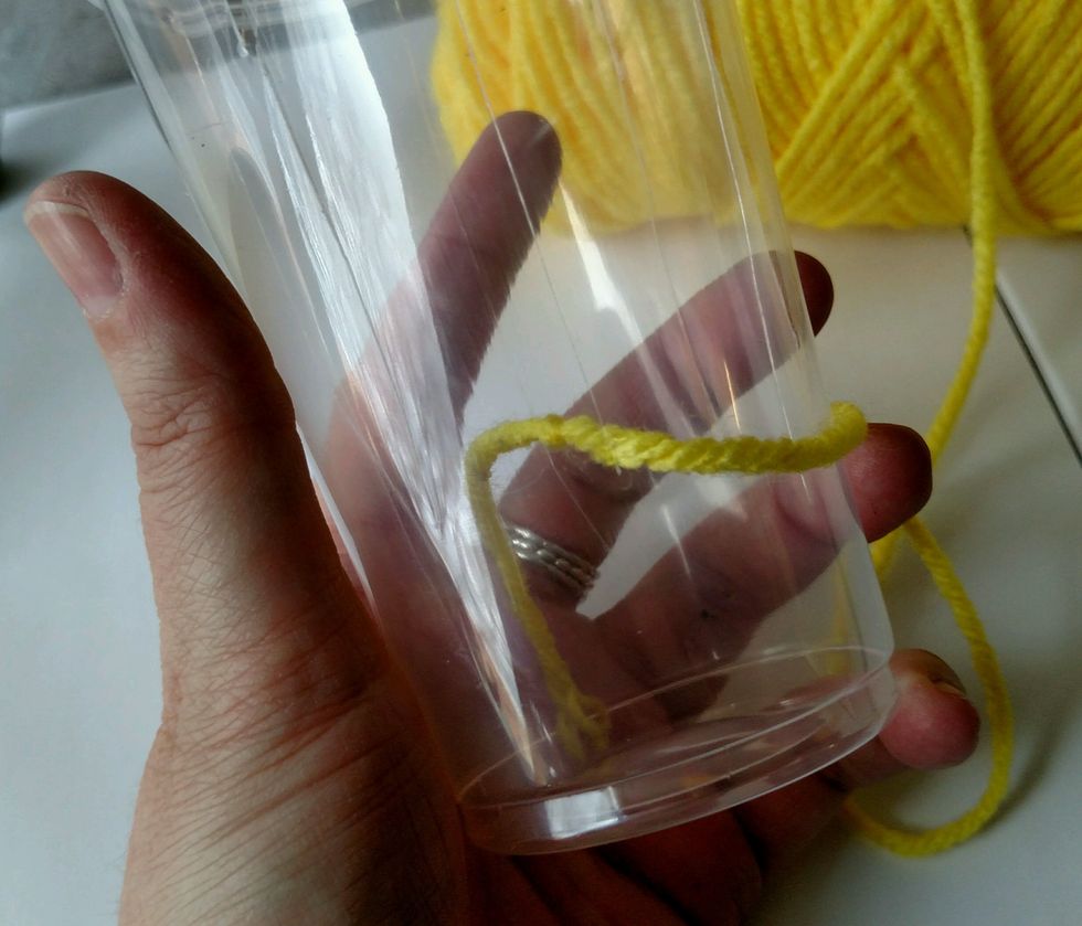 How to make a plastic cup weaving - B+C Guides