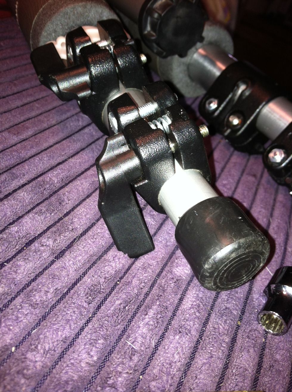 How to adjust a leg clamp on an early bogen 3021 tripod - B+C Guides