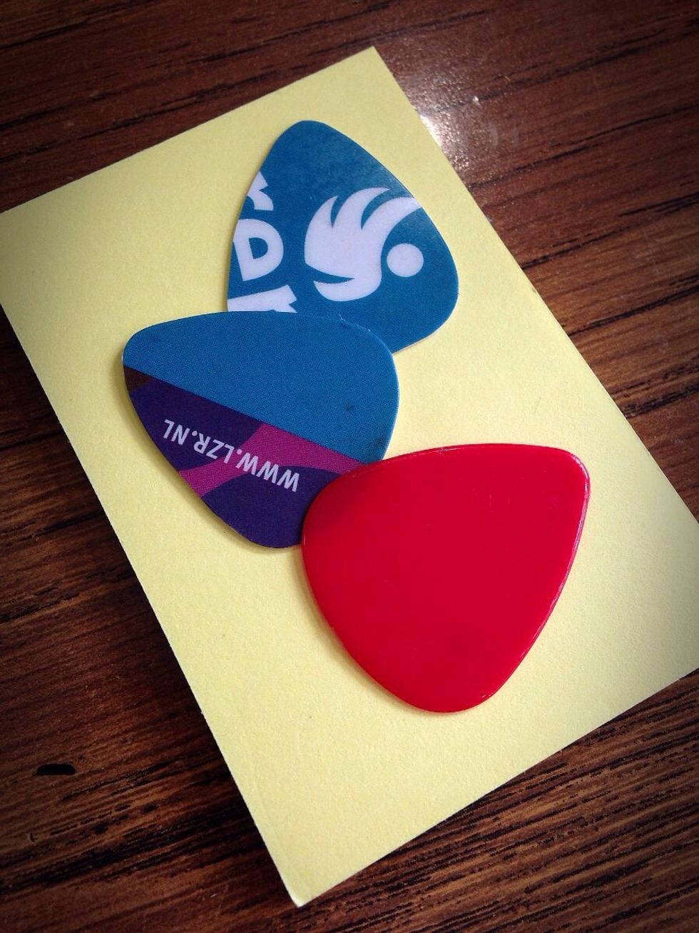 How to make your own guitar picks - B+C Guides
