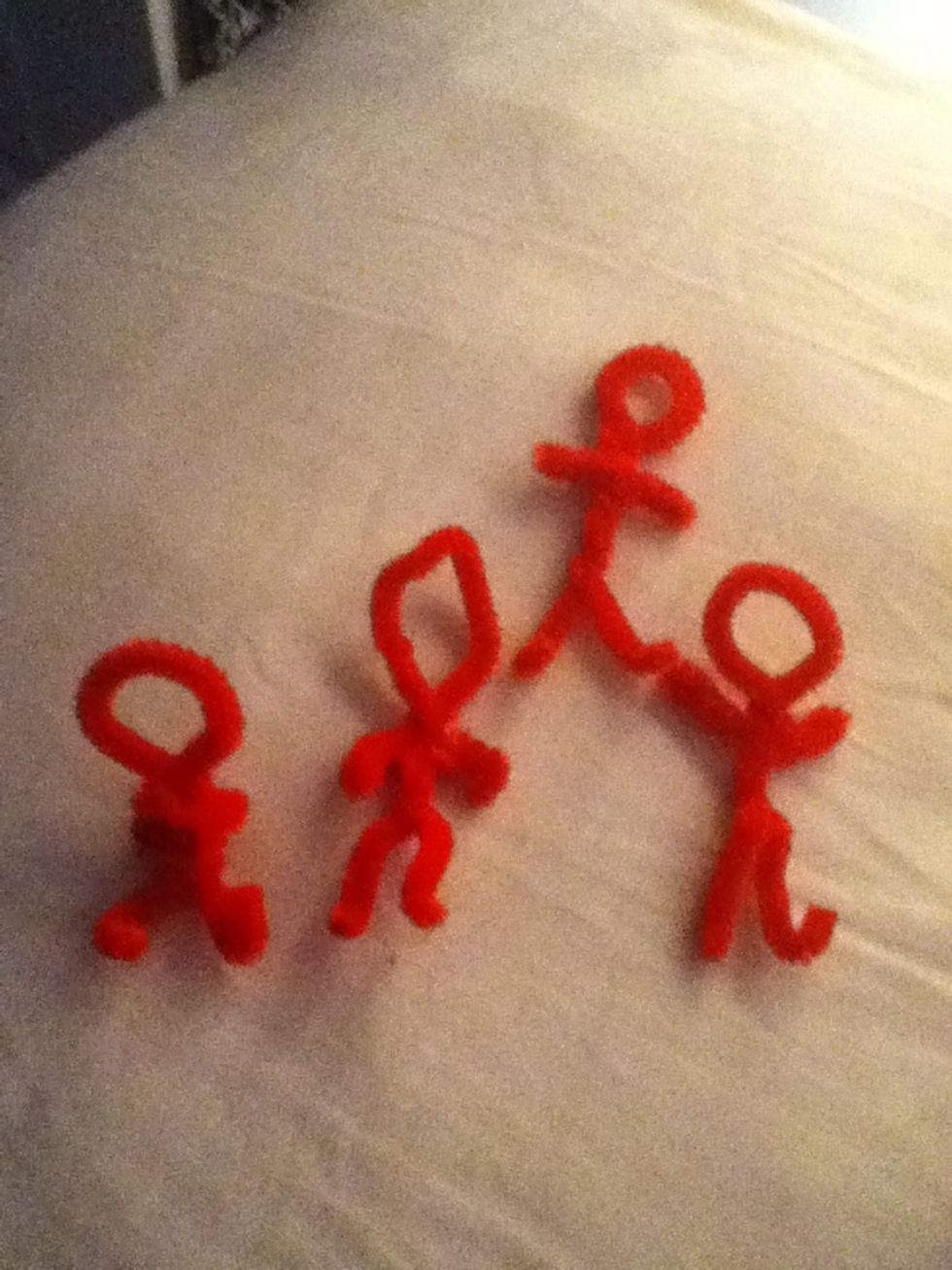 How to make a stick figure out of pipe cleaners - B+C Guides
