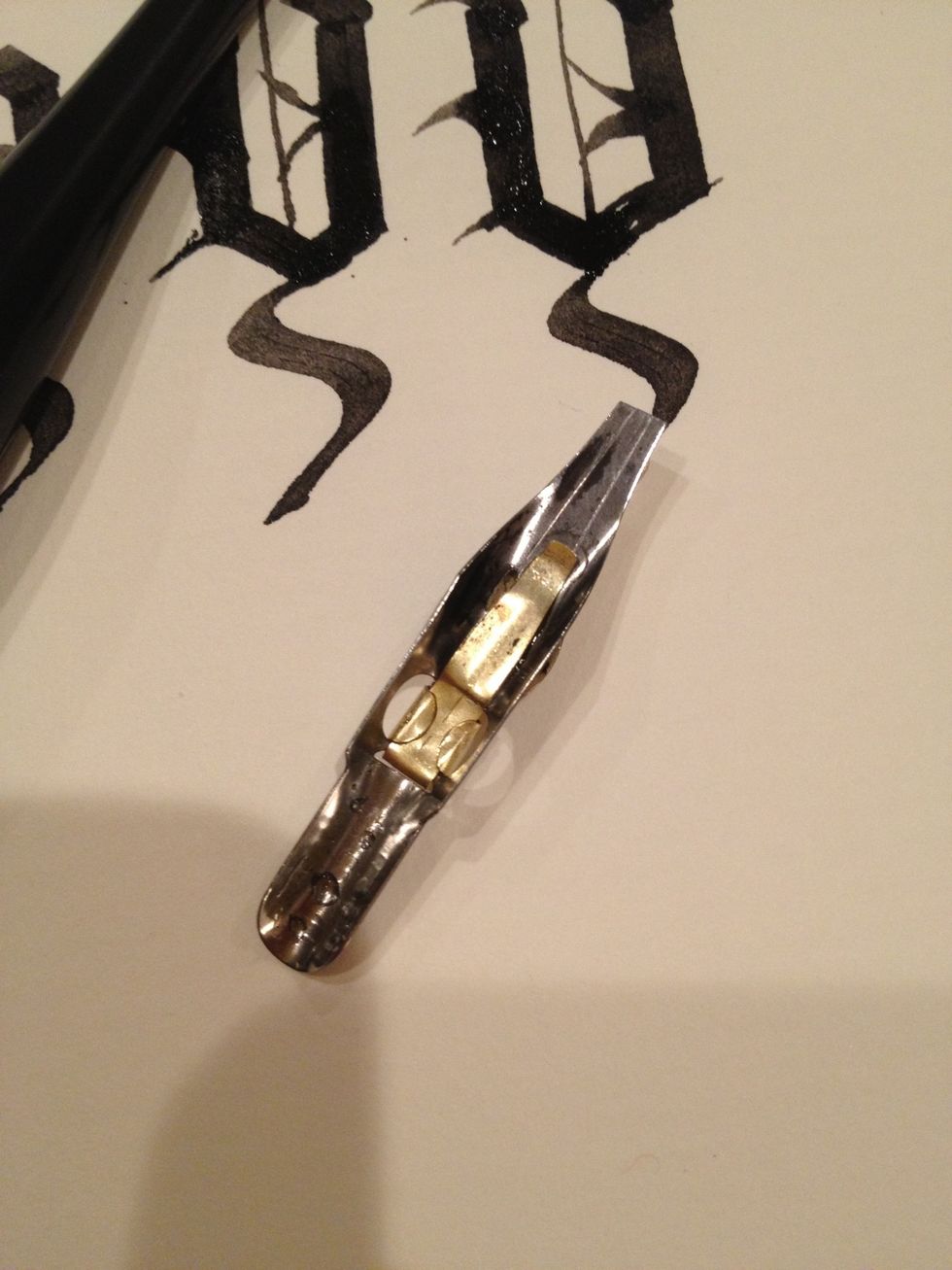 How to make a blackletter "t" with a calligraphy pen - B+C Guides
