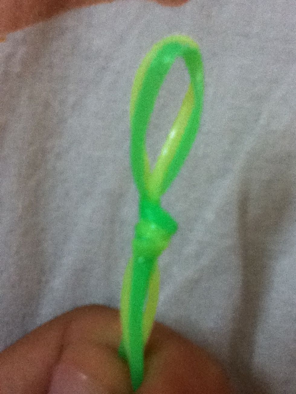 How to make a spiral knot with scooby strings - B+C Guides