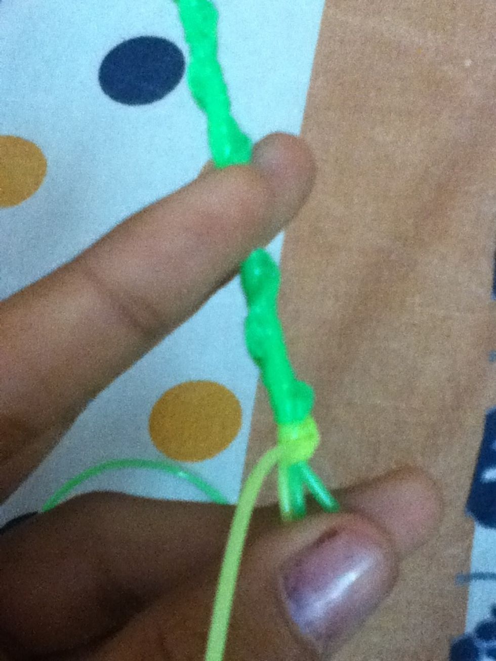 How to make a spiral knot with scooby strings - B+C Guides