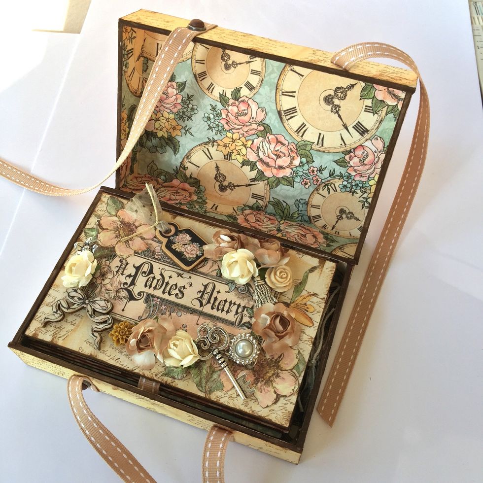 How to make a ladies' diary box and mini album - B+C Guides