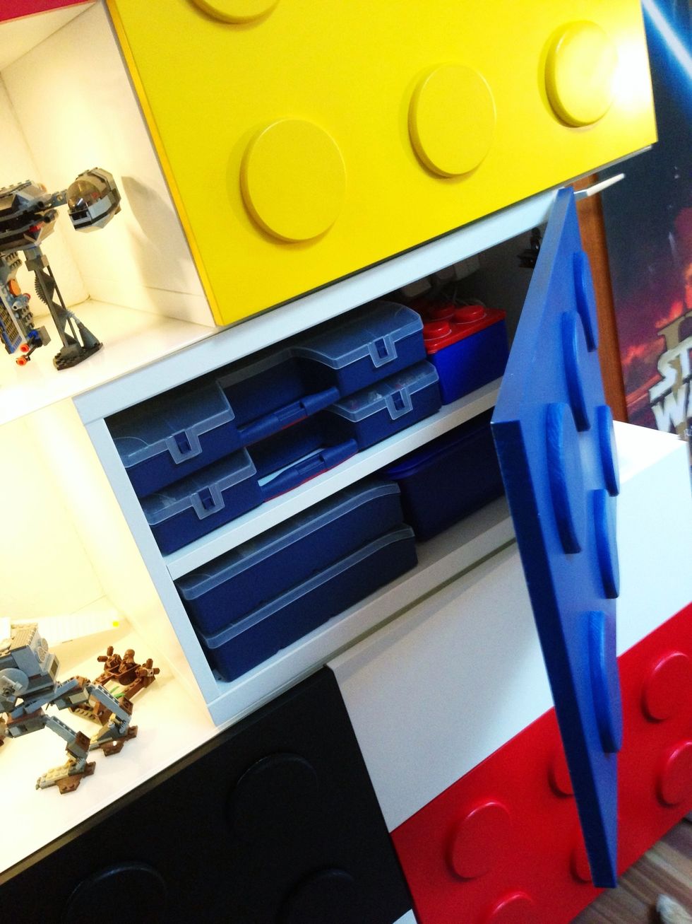 How to build lego-themed shelves with display areas - B+C Guides