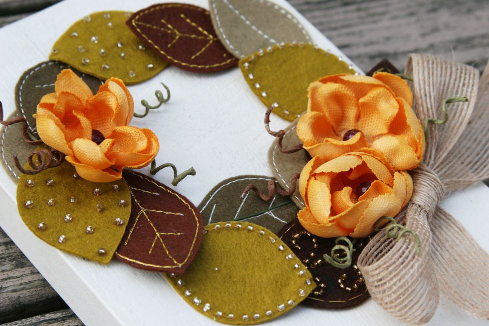 How to create a fall wreath plaque - B+C Guides