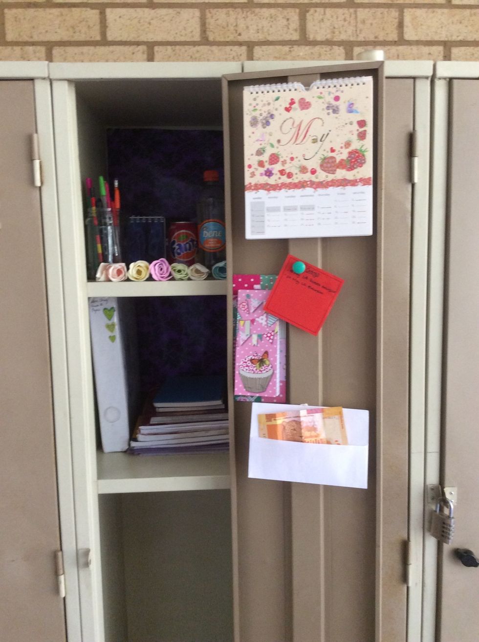 How to organize your locker!! - B+C Guides