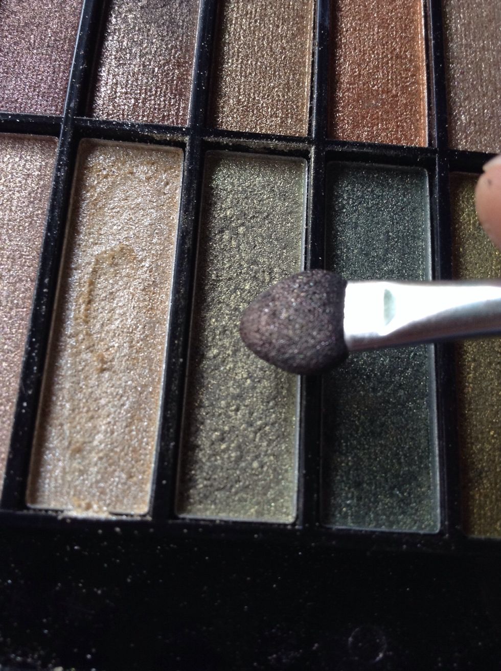 How to create a fake bruise using eyeshadow - B+C Guides