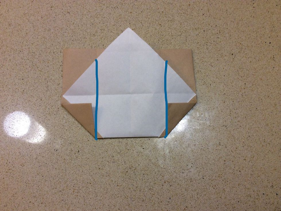 How to fold an origami bookcase - B+C Guides