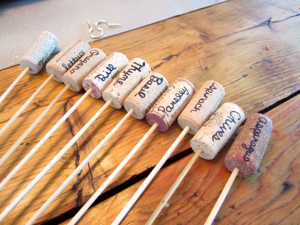 How to create wine cork plant labels - B+C Guides