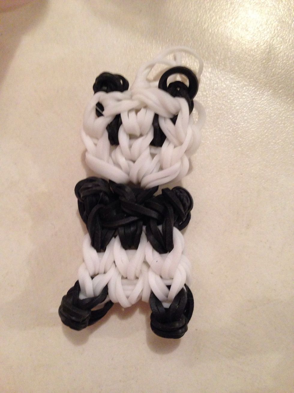 How to make a rainbow loom panda charm🐼 - B+C Guides