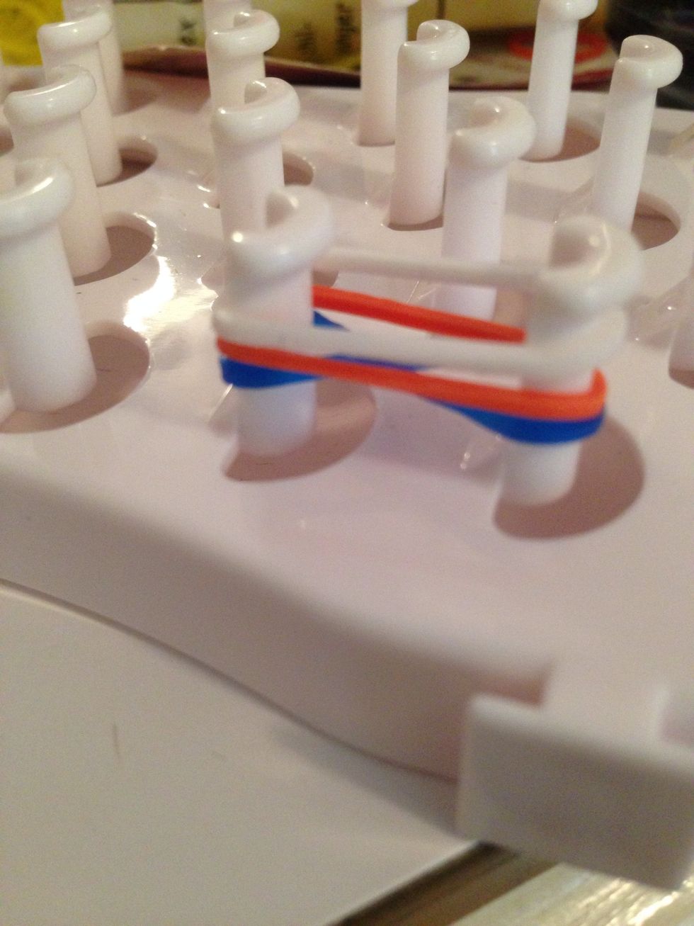 How to make an inverted fishtail rainbow loom - B+C Guides