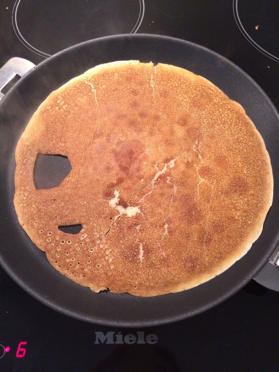 How to make 'crêpes' paper thin pancakes🇫🇷 - B+C Guides