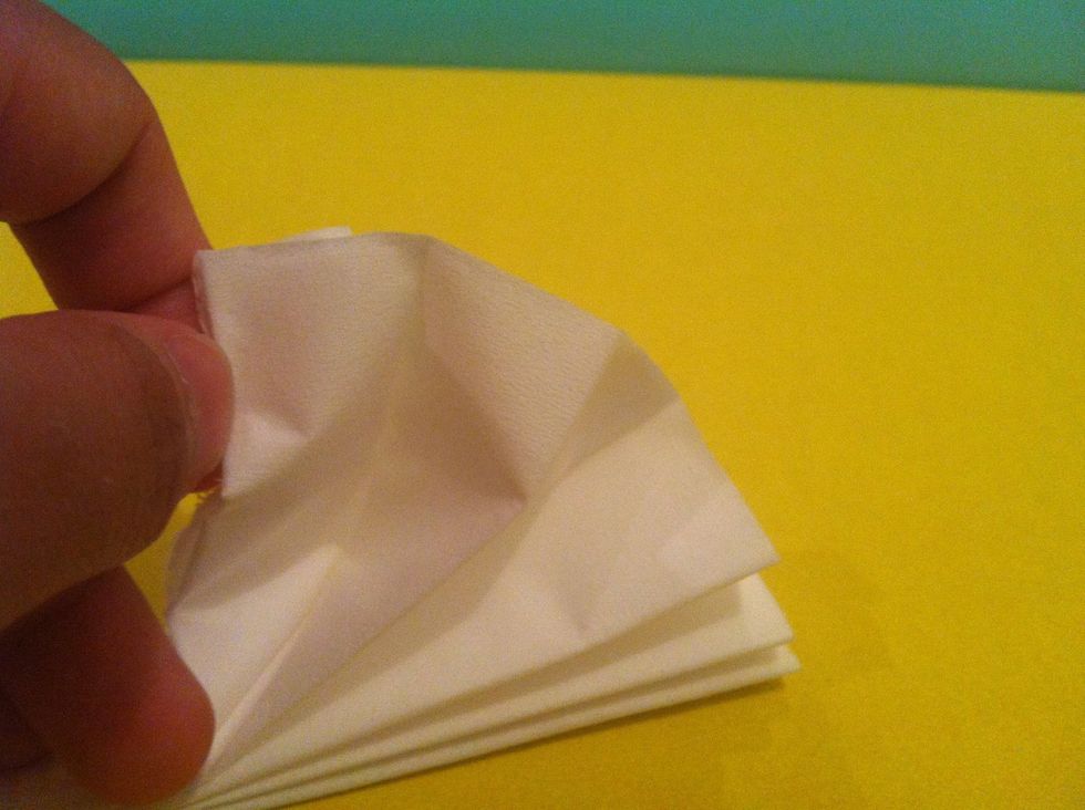 How to make a rose of tissues - B+C Guides