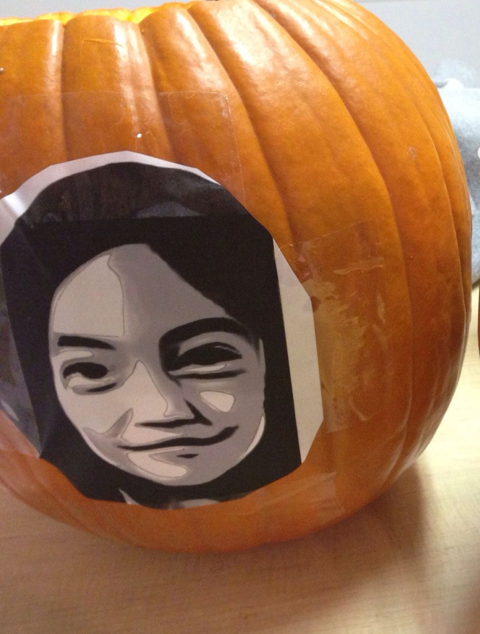 How to carve a pumpkin portrait - B+C Guides