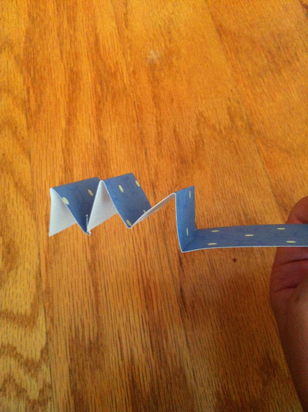 How to make a paper medal! - B+C Guides