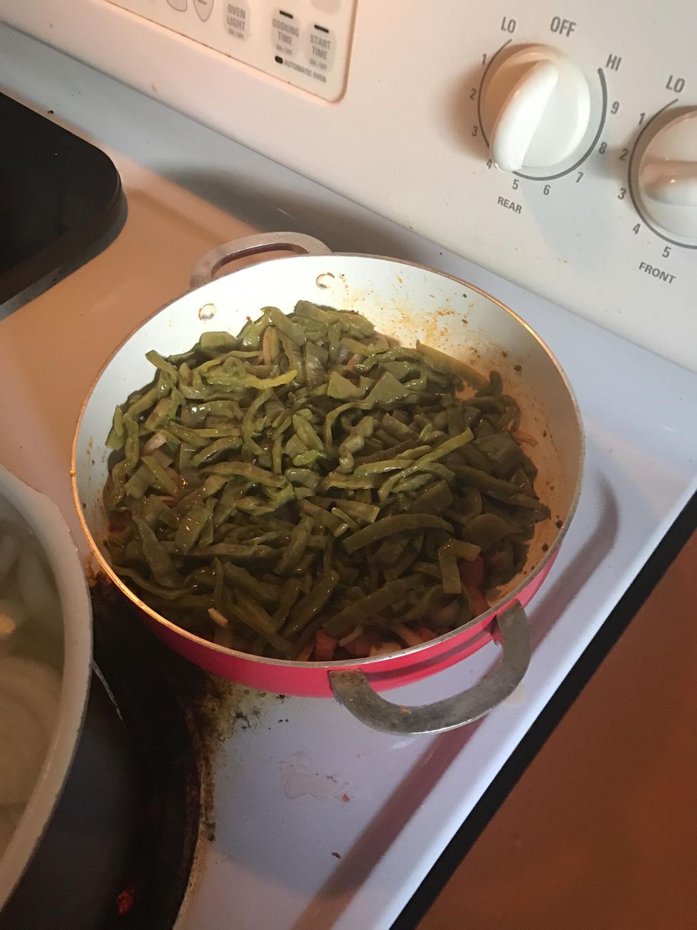 How to cook cactus with mexican chorizo - B+C Guides