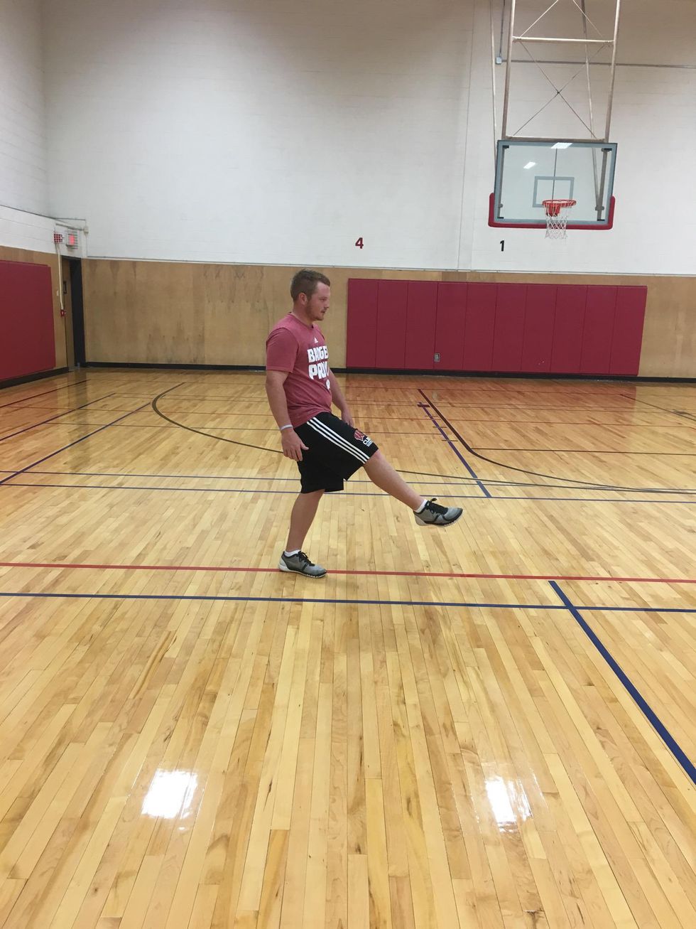 How to pass a soccer ball - B+C Guides